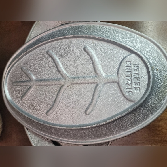 Dining | Set Of 4 Sizzling Server Heavy Duty Aluminum Steak Platters ...